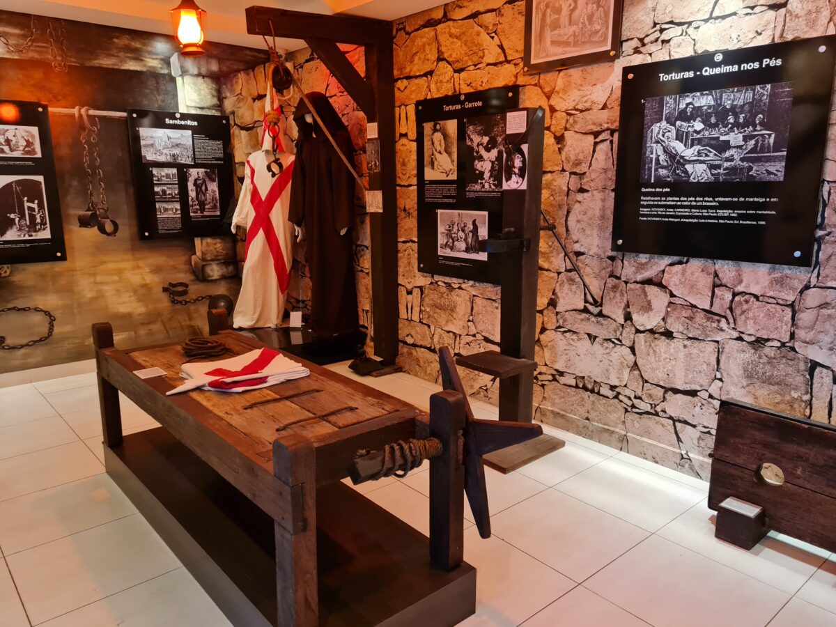 A saga dos Judeus Sefarditas de Portugal para Minas Gerais e o caminho reverso feito por seus ...